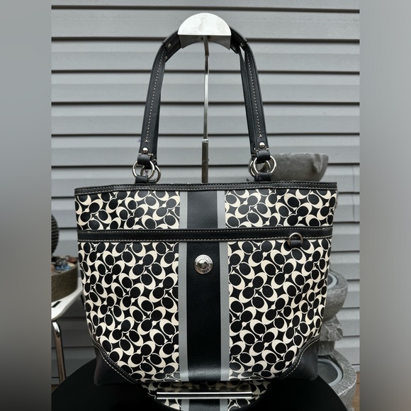 Coach | Bags | Coach Chelsea Signature Heritage Bag | Poshmark